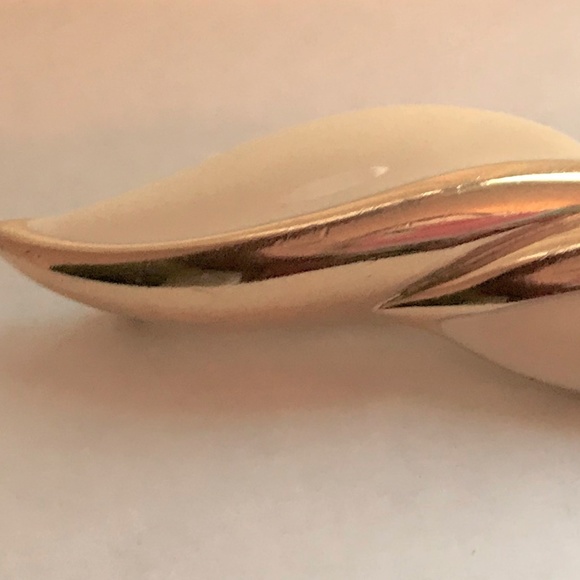 Monet | Jewelry | Monet Gold And Cream Enamel Pin | Poshmark